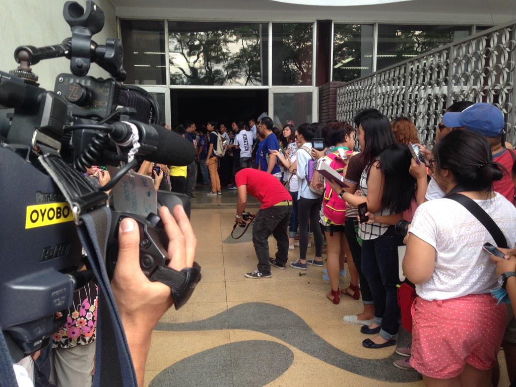 People lined up, waiting for the annual Oblation Run at UP Diliman ...