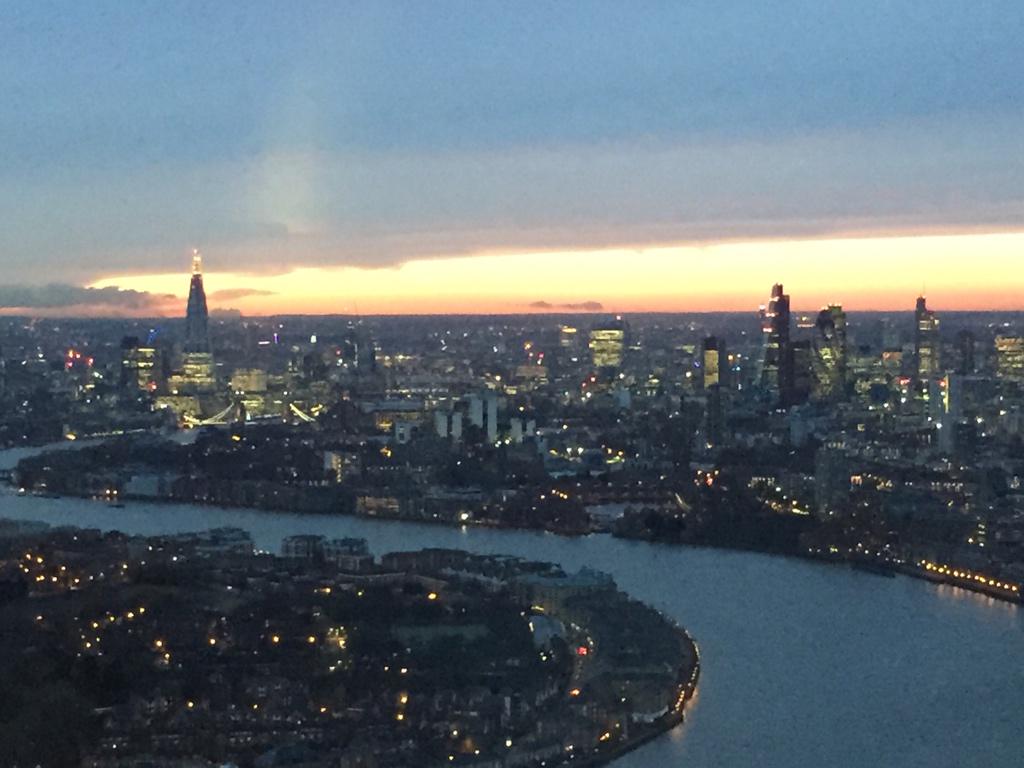 Photo captures unusual view of empty London airspace - ITV News