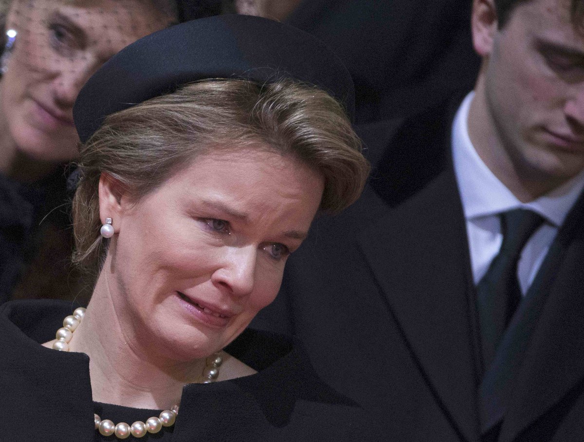 Nieuws In Beeld Koningin Mathilde Huilt Bij Het Afscheid Van Fabiola