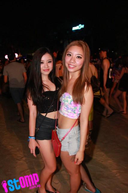 Stomp Singapore on Twitter: "Over 40,000 party-goers dance the night away at Zoukout Day 1 http ...