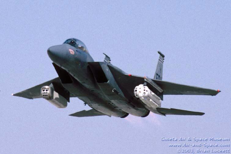 الاباتشي تنجح في اصابة الاهداف بمدفع الليزر | Arab Defense المنتدى ...