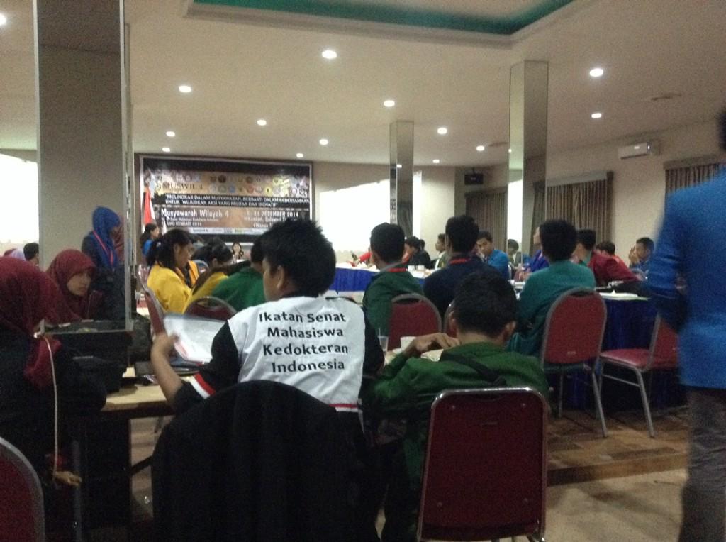ISMKI Wilayah 4 on Twitter: "Sidang pleno III msh berlangsung http://t.co/GYhfPivFox"