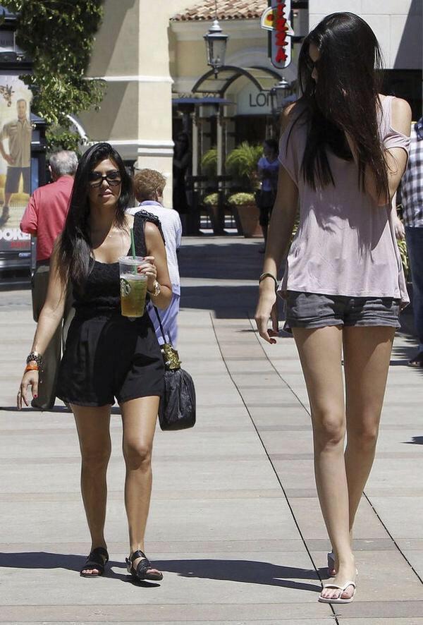 Short Girl Next To Tall Girl