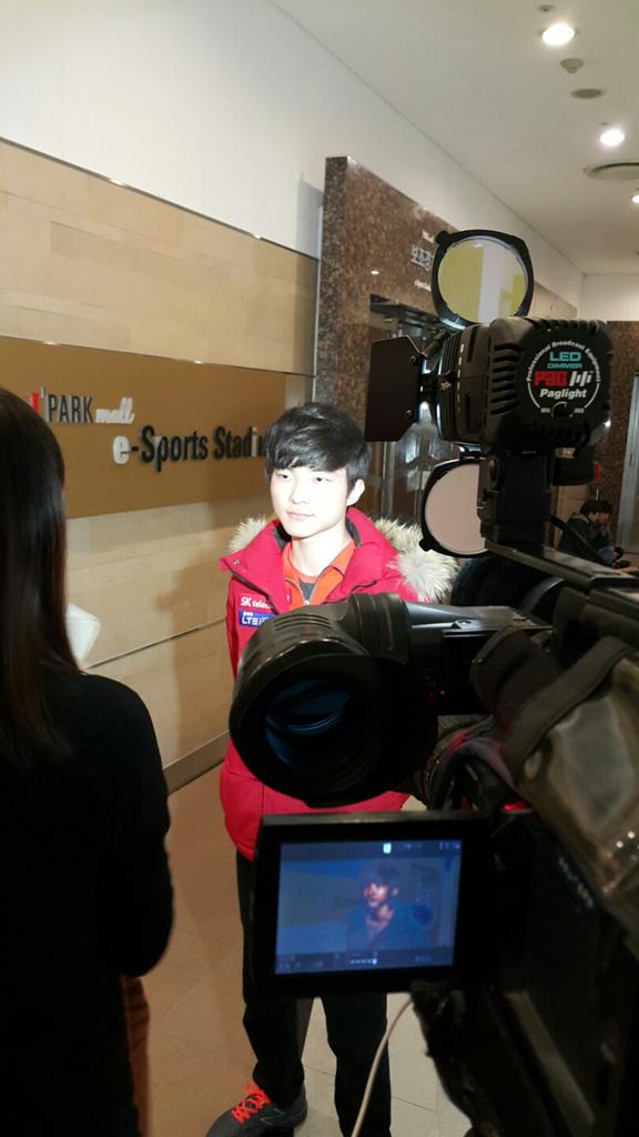 T1 LoL on Twitter: "인터뷰 중인 Faker 선수! LCK SKT T1 vs CJ. T1 많은 응원부탁드려요♥ #SKT #T1 http://t.co ...