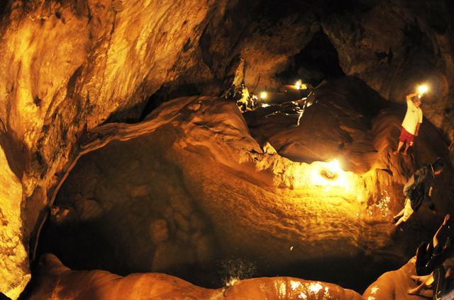 Have you been to Sumaging Cave in Sagada? Here's a photo by Maraya Bien ...