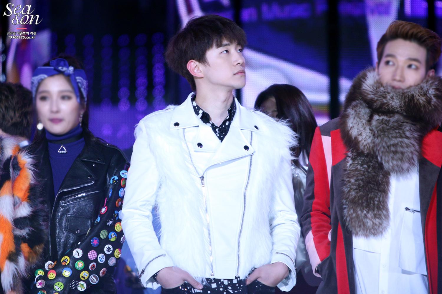 테디 TEDDY on Twitter: "150101 우리 준호 손시려 죽겠는데 바지주머니는 왜이리 작은걸까ㅜㅜ https://t.co/V5hHS9Ctw2 http://t ...