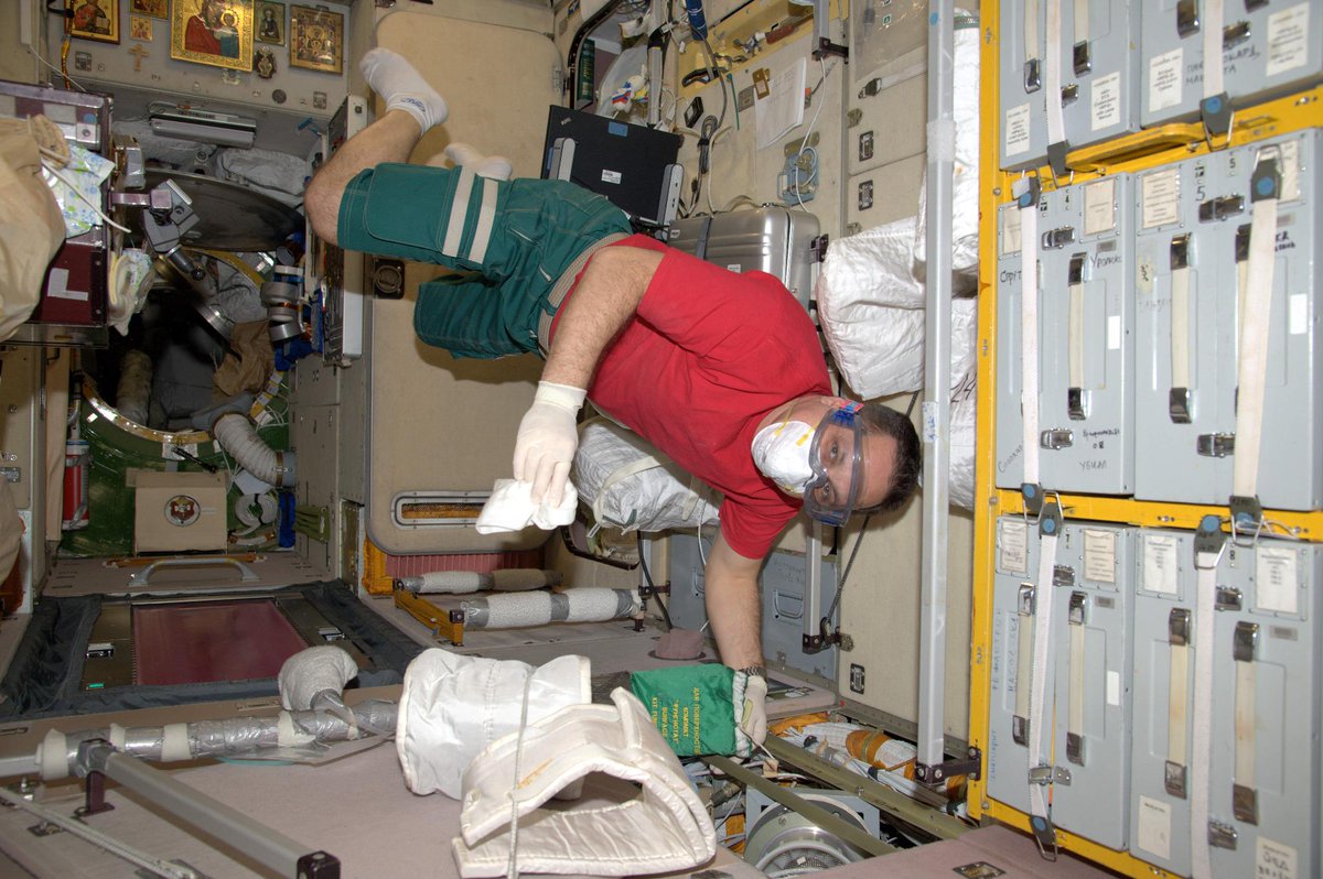 General cleaning of the iss before christmas - scoopnest.com