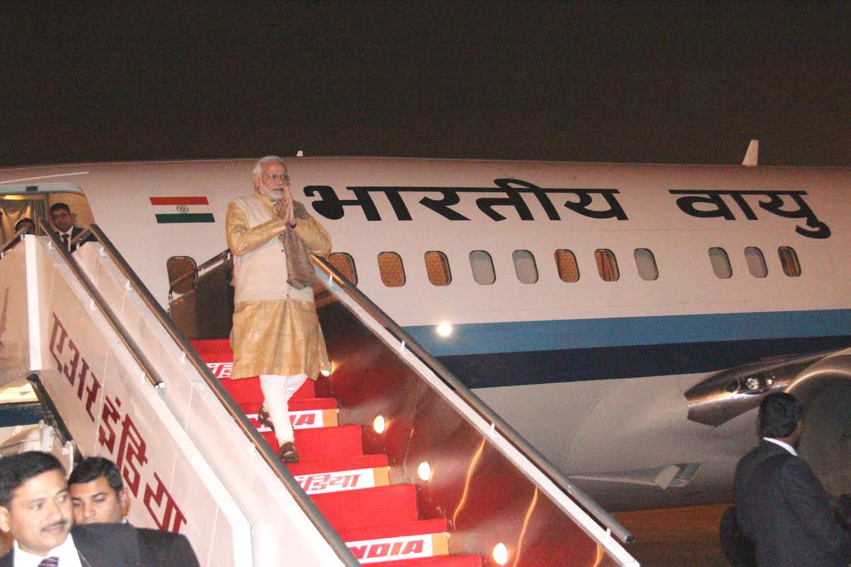 PM Narendra Modi’s arrival at Sardar Patel airport(video) | DeshGujarat