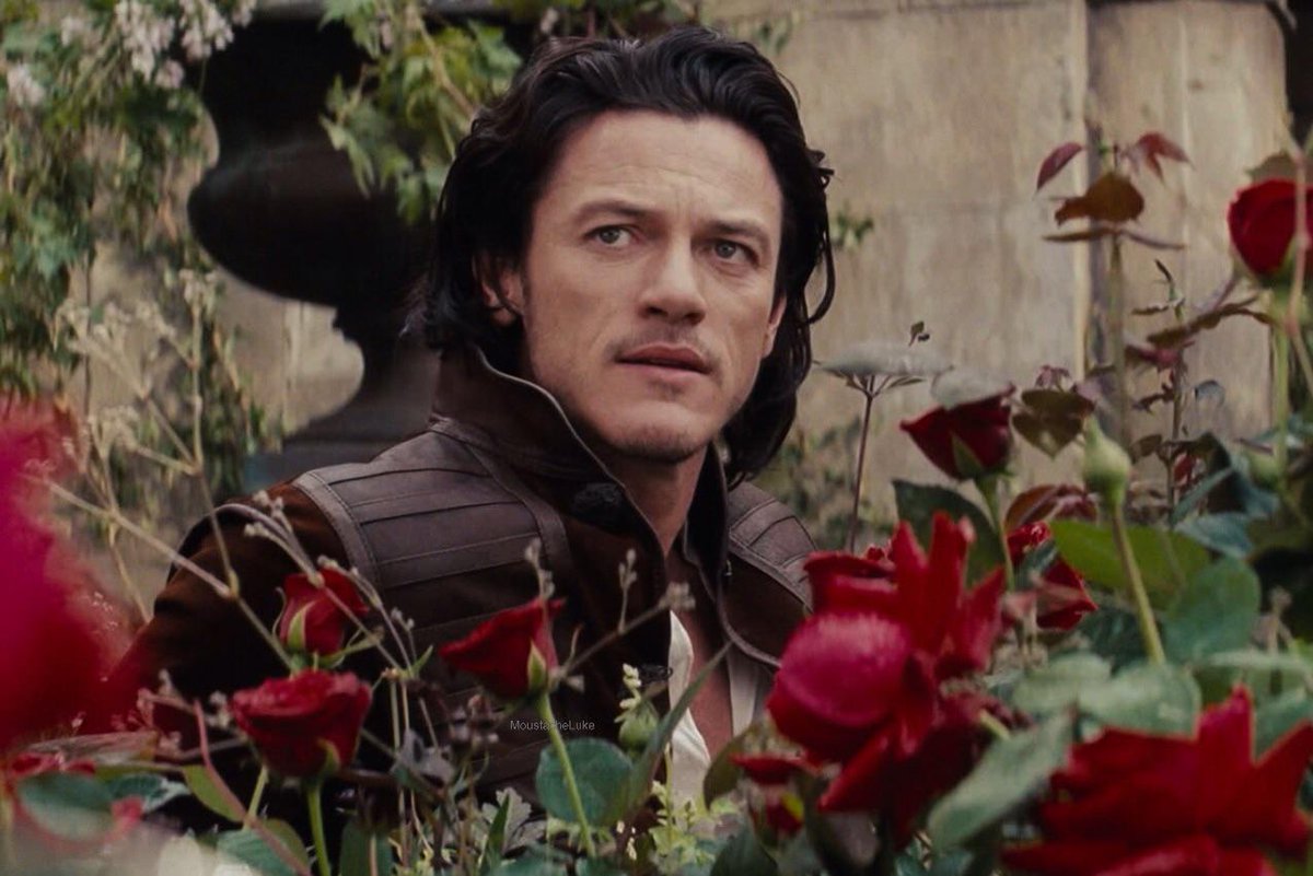 Luke Evans | Luke evans dracula, Dracula untold, Luke evans