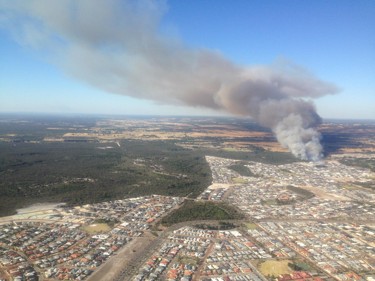 Huge cloud of smoke coming from bushfire in Ellenbrook. Details in ...