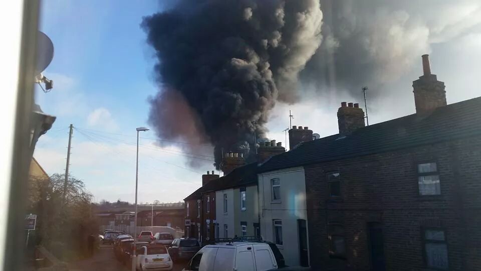 Pictures show vast black smoke from fire in Northants | Central - ITV News