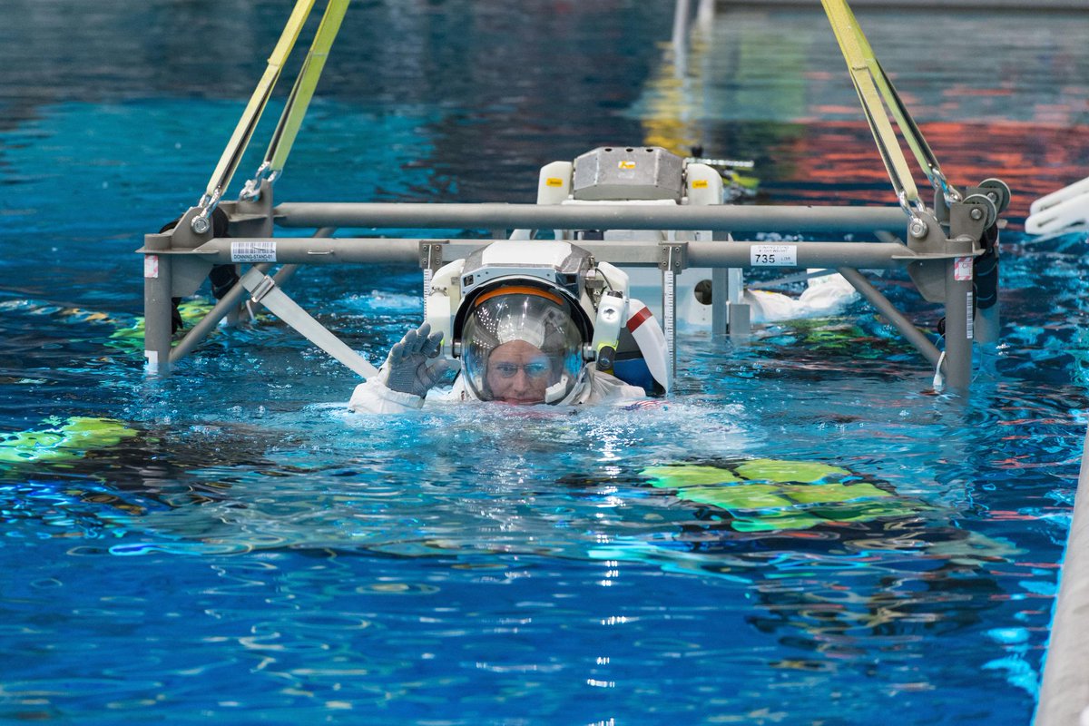 .StationCDRKelly completes final underwater training in preparation for ...