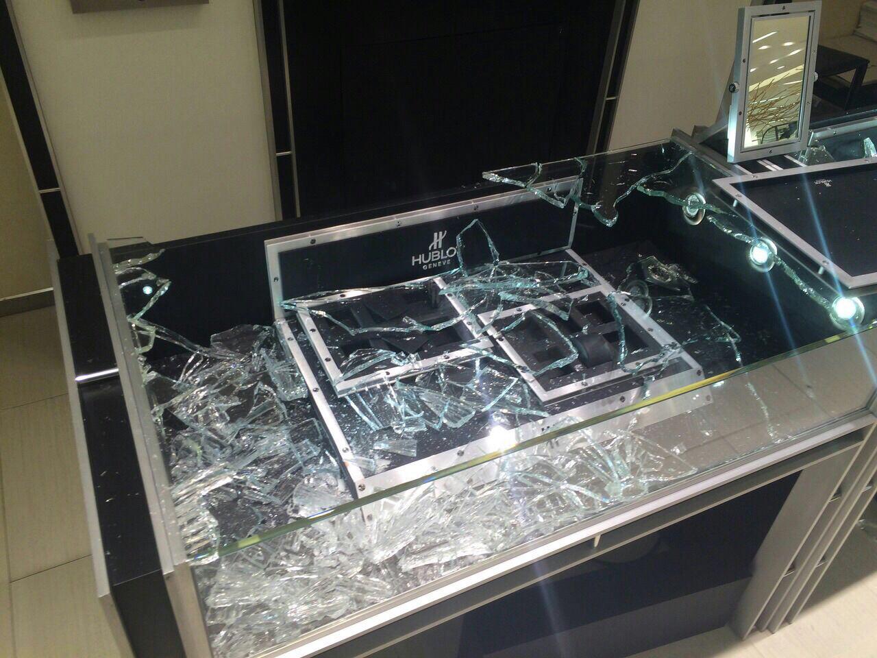 Fotos: Asaltan joyería en centro comercial de Santa Fe | HanniaNovell.com Fotos: Asaltan joyería en centro comercial de Santa Fe | HanniaNovell.com