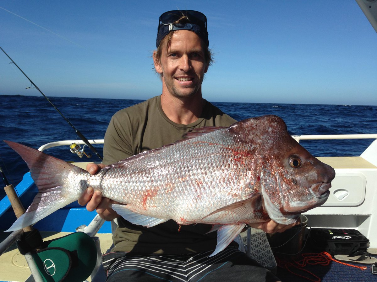 What a catch! WestCoastEagles Mark LeCras & 9Thommo catch Rotto Pink ...