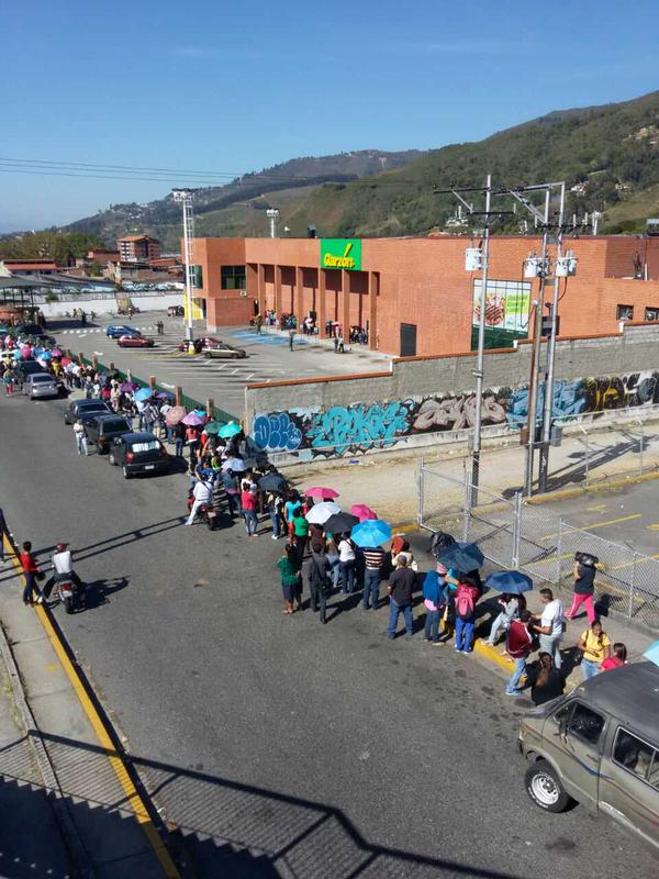 Esta cola es en la Av. Las Américas, El Garzón. Merida (vía ...