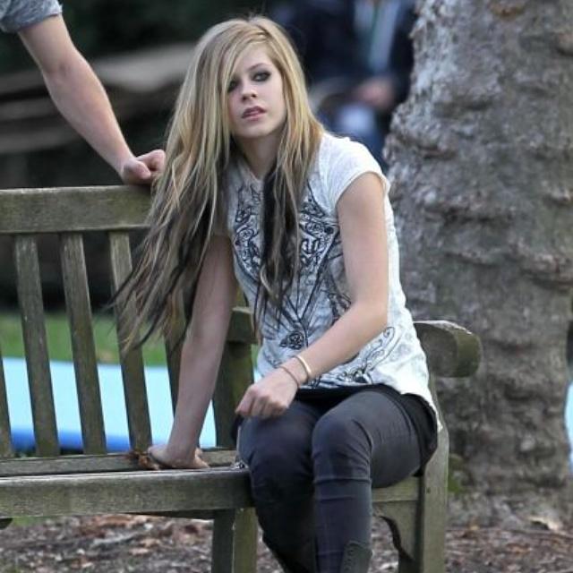 Avril Lavigne Alice Music Video