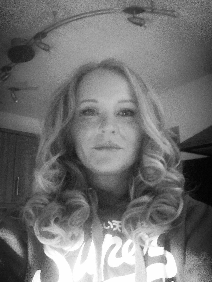 Lisa Drury's Instagram, Twitter & Facebook on IDCrawl