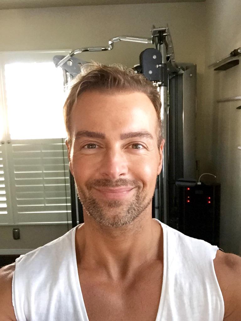 Joey Lawrence Flexing