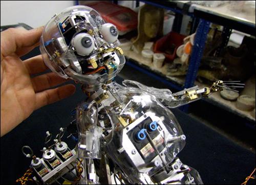 I found the PlushTrap's endoskeleton... : r/fivenightsatfreddys