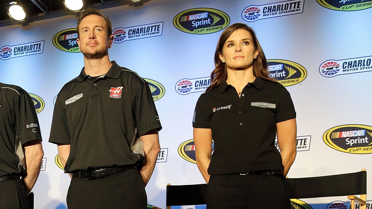 NASCAR Race Hub previews 2015 w/StewartHaasRcng teammates KurtBusch ...