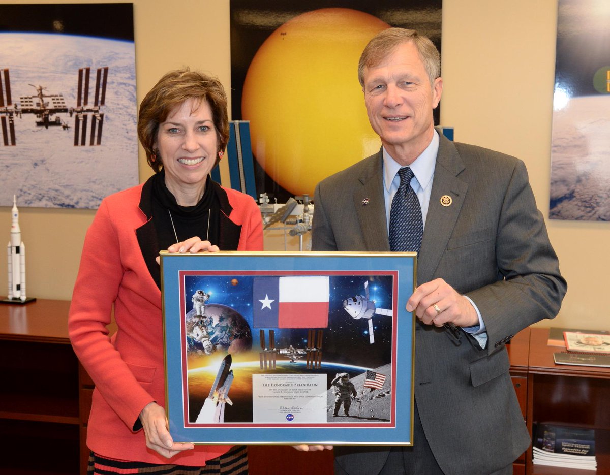 .StationCDRKelly, Center Director Ellen Ochoa, and Chief Flight ...