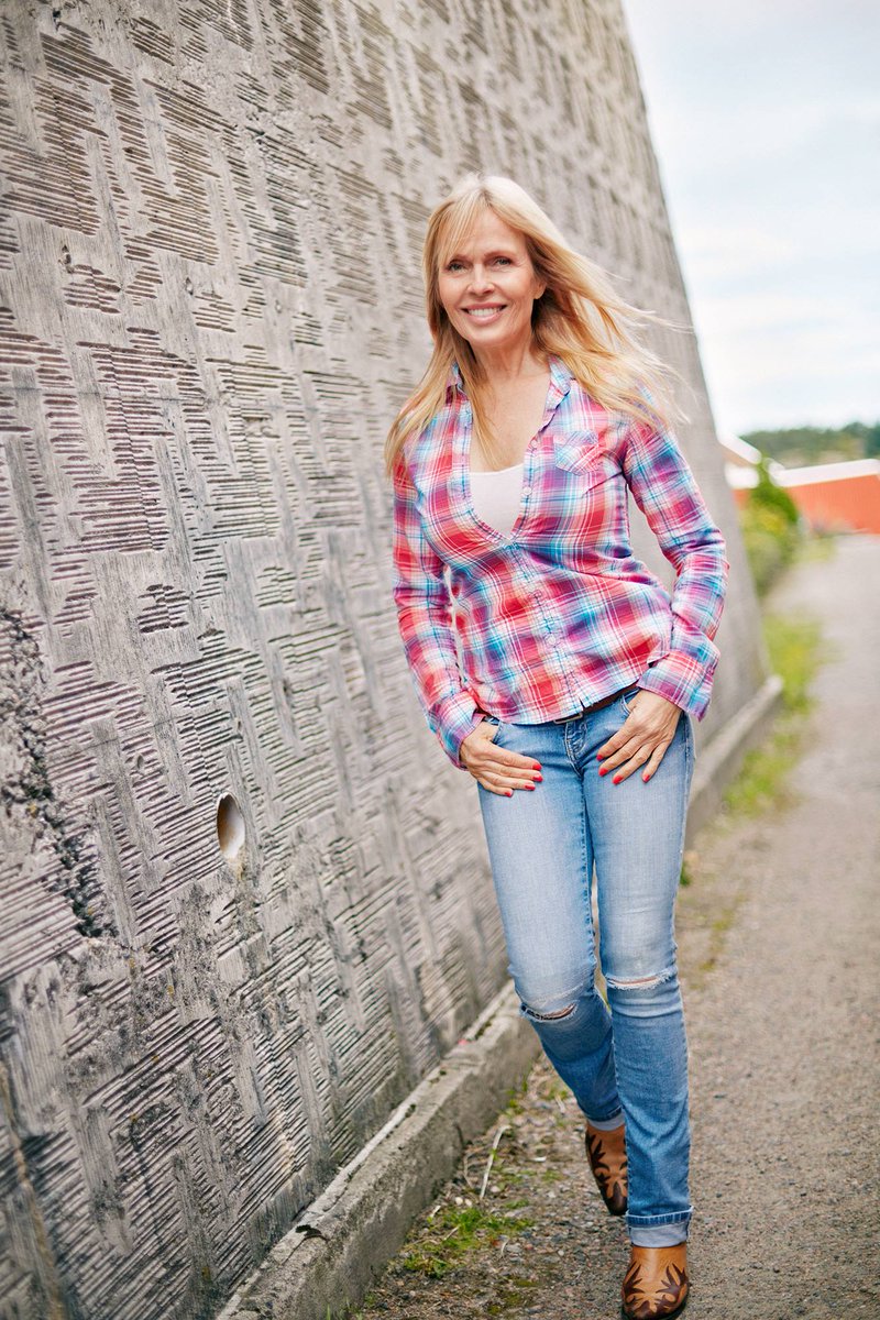 Playmate of the Year 1976 - Lillian Müller : r/OldSchoolCoolNSFW