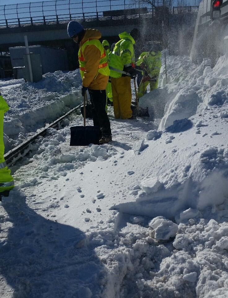 Crews continue to clear RedLine tracks of snow & ice near JFK MAsnow ...