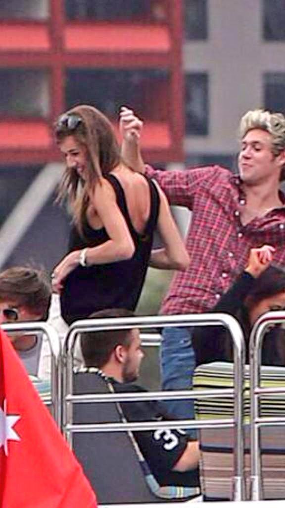 Eleanor And Sophia 1d Fighting