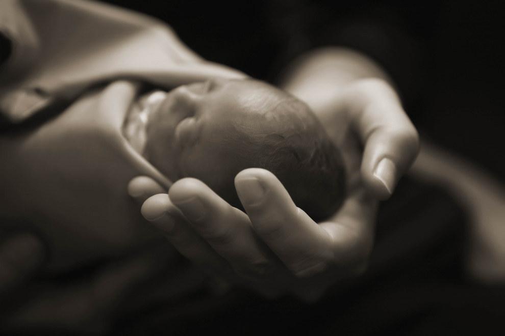 Grieving Parents Are Photographing Their Final Moments With Their Dying ...