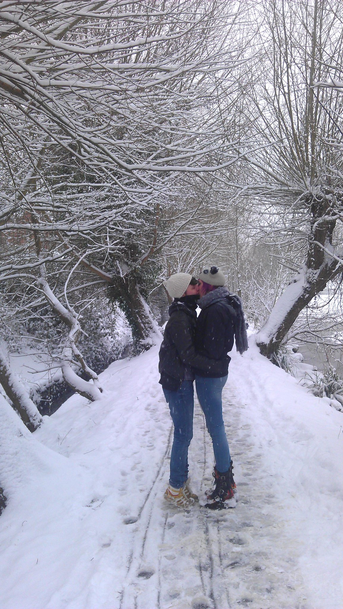 TW Pornstars - Molly Malone. Twitter. *soppy alert* kissing in the snow ...