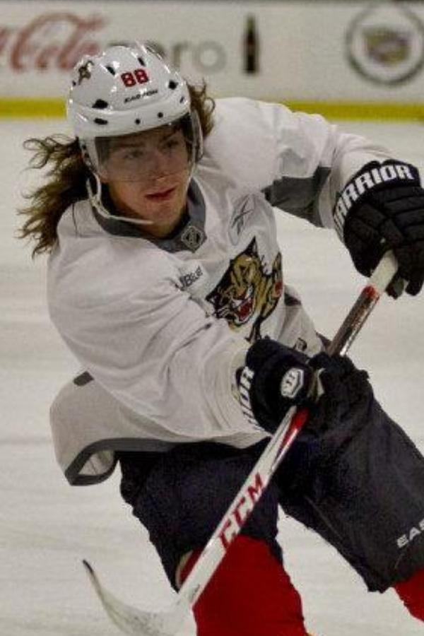 A Peter Mueller hat trick? 2 goals and 3 ice packs : r/hockey