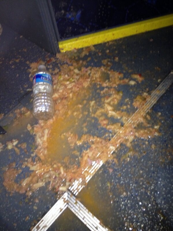 Le gars qui puke dans le bus - folklore.quebec