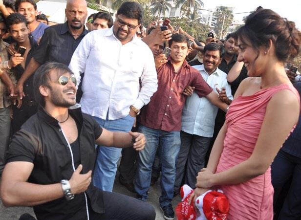 Neha Sharma And Vivek Oberoi