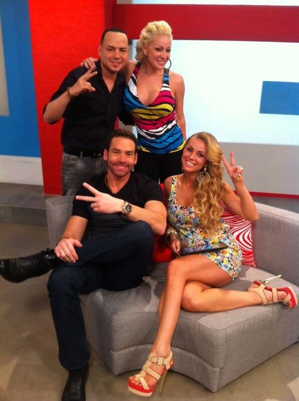 Pegate Al Mediodia Cast