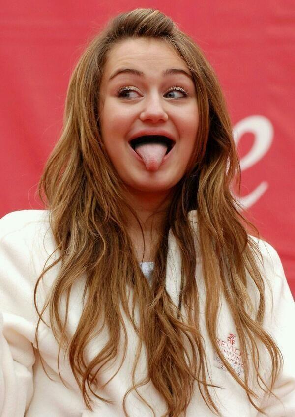 Miley Cyrus No Teeth