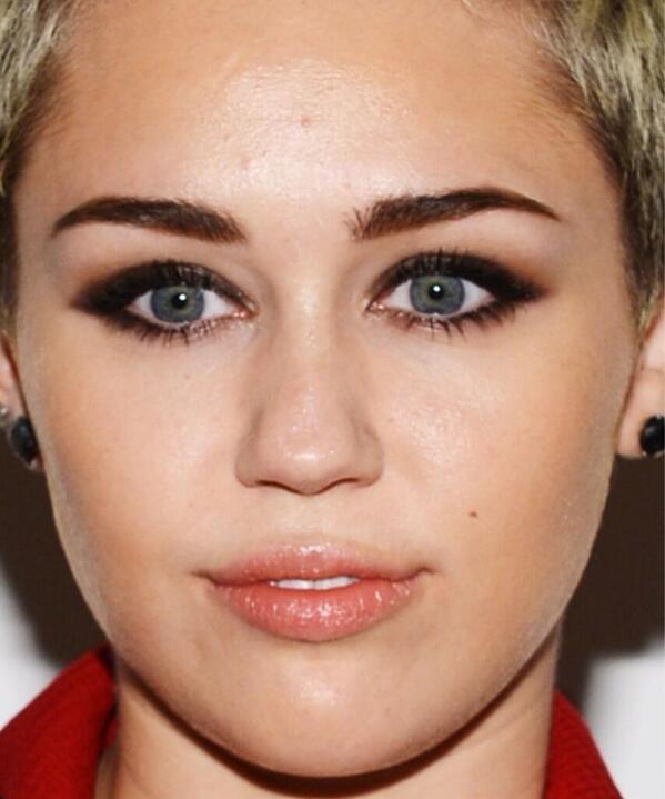 Miley Cyrus Face Close Up
