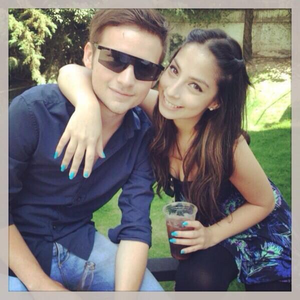 Maria Chacon Y Su Novio