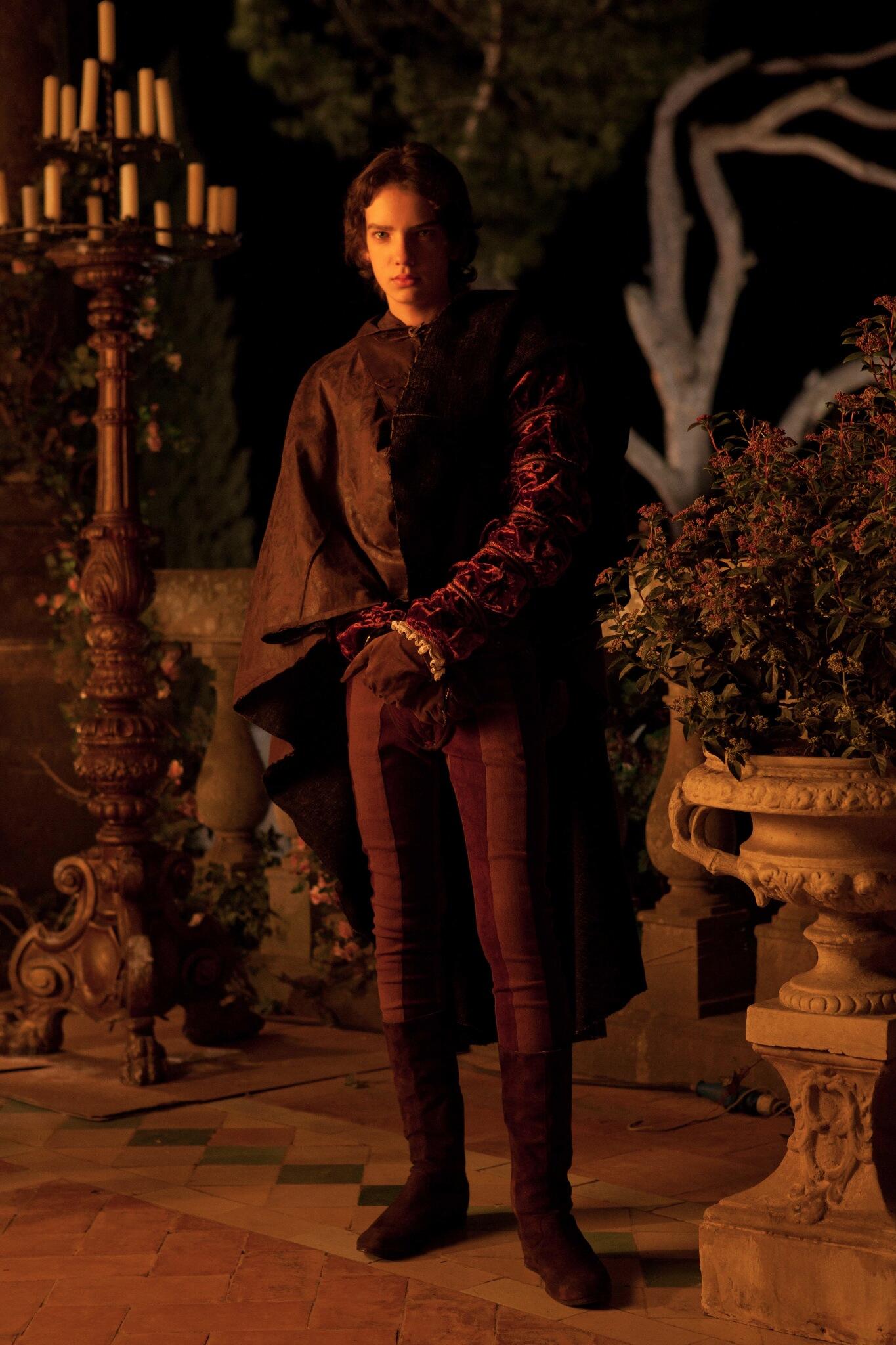 Kodi Smit Mcphee Benvolio Douglas Booth Talks Romeo & Juliet, Noah,