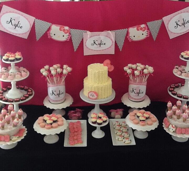 Hello Kitty Dessert Table
