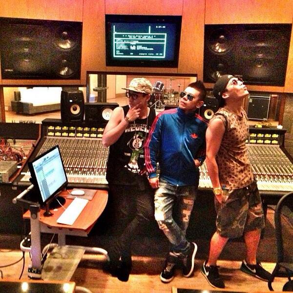 [HKS] ทวิตคล้ายกันเลยน้าาา 55555555555 >////////