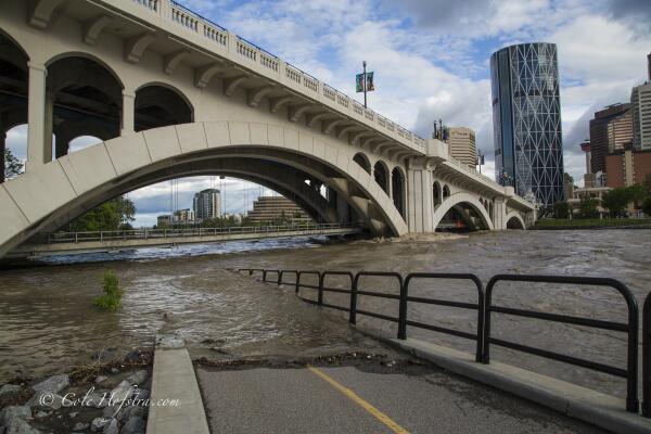 Calgary flooding forces evacuations, 100,000 may be affected