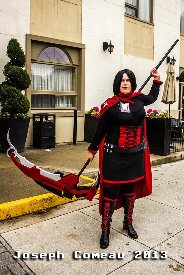 [Cosplay] A great Ruby outfit and scythe that won an award. : r/RWBY