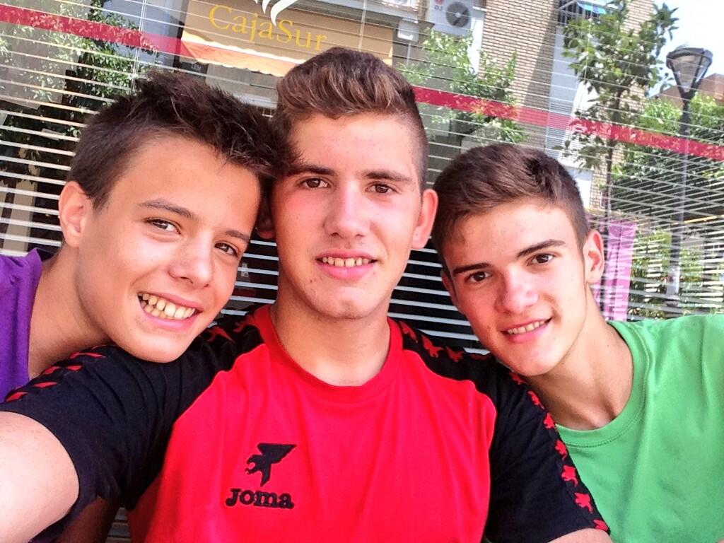 Javi Romero on Twitter: "Pasando la mañana con los hermanos @albertomp_18 y @SamuelGonzlez98