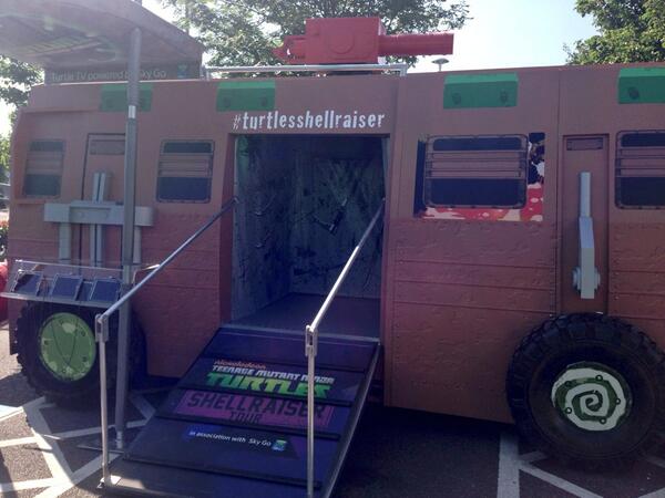 Nickelodeon UK takes lifesize Shellraiser on tour - The Technodrome Forums