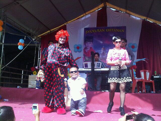 HIBURAN BADUT ULANG TAHUN