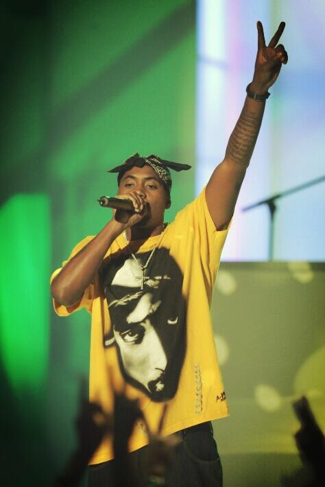 2pac Performing With Shirt On