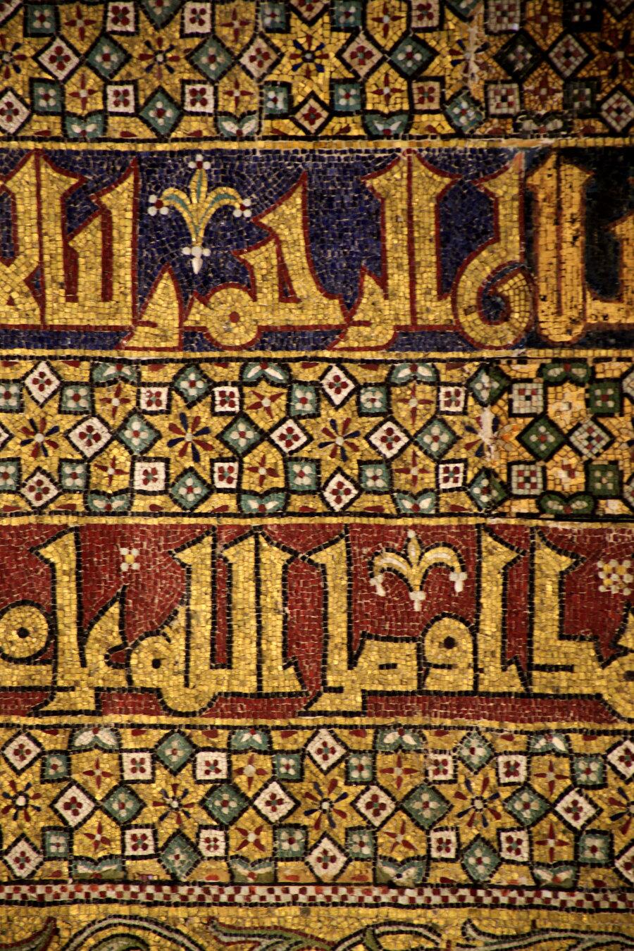 Islamic Calligraphy Art In Mosques