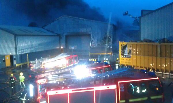 Eighteen appliances at scene of large factory fire | Central - ITV News