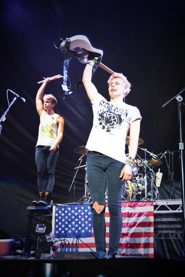 One Direction Take Me Home Tour Stage