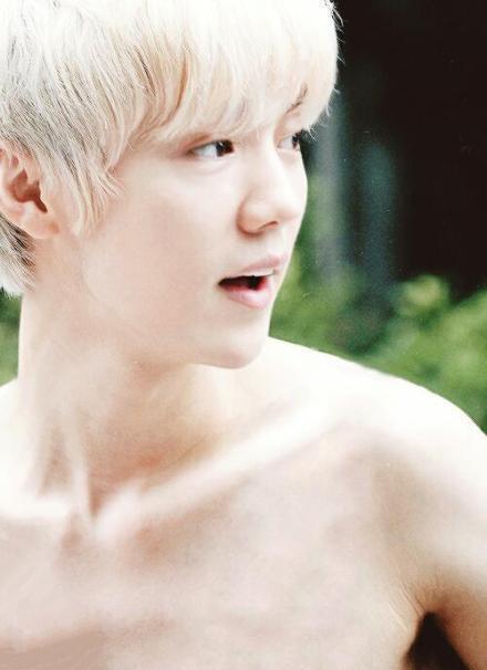 Luhan Shirtless